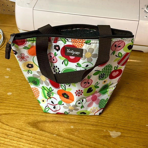 thirty-one | Kitchen | Thirtyone Brand Lunch Box Cute Summer Pattern ...